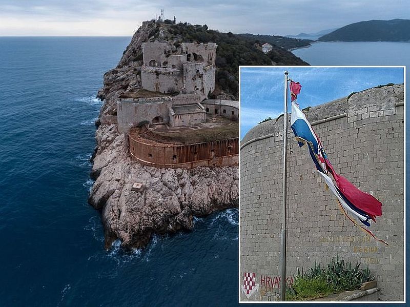 Hrvatsku zastavu na Prevlaci rastrgali čagljevi?